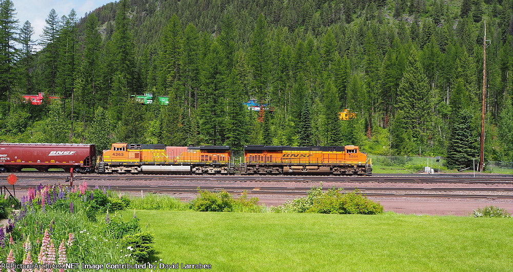 BNSF 6844 westbound